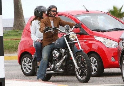 Keanu Reeves Takes a Female Friend Sightseeing on His Harley Davidson ...